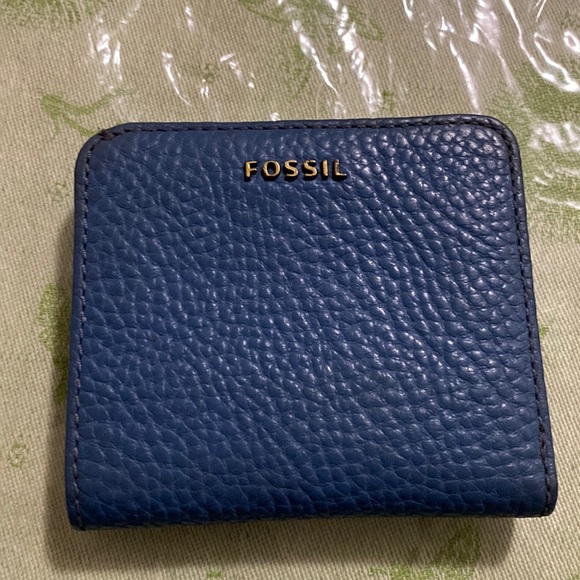 Fossil | Bags | Fossil Small Bifold Wallet | Poshmark